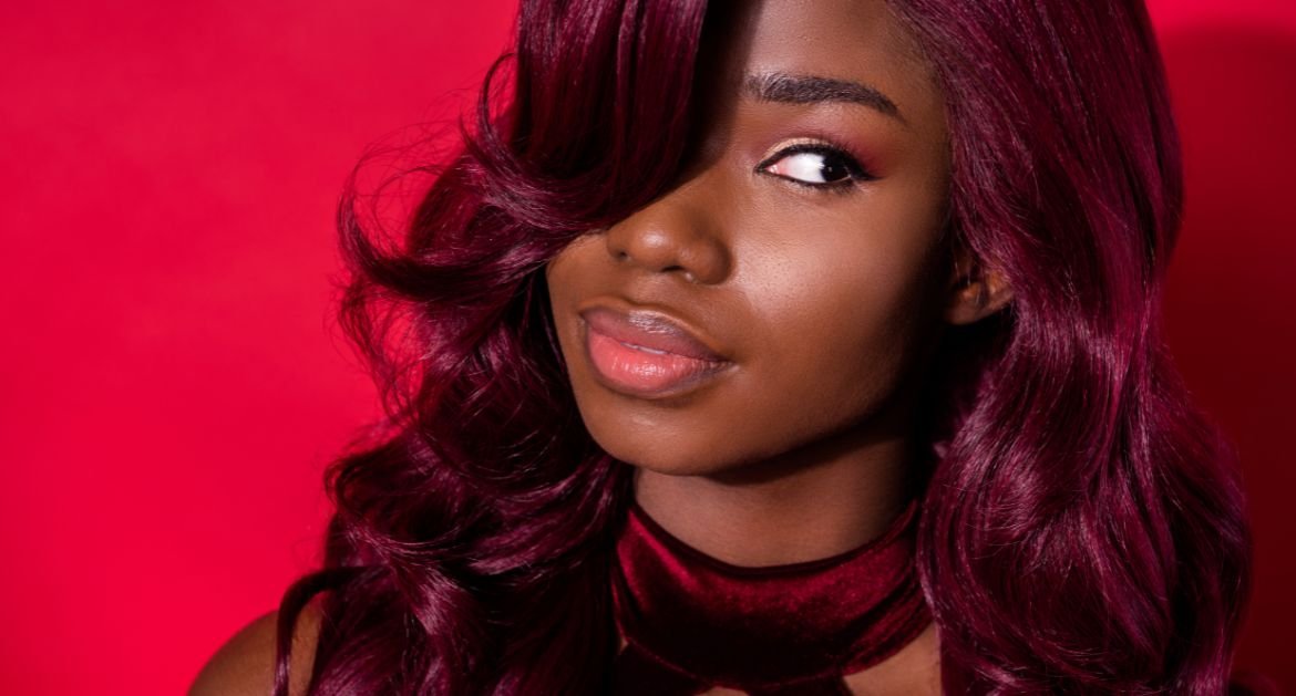 Acaju púrpura: a cor que vai transformar seu cabelo