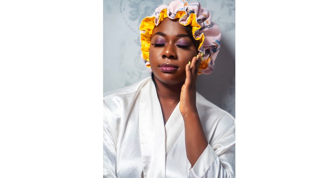 Saiba quais o benefícios e como usar a touca de cetim | L'Oréal Paris