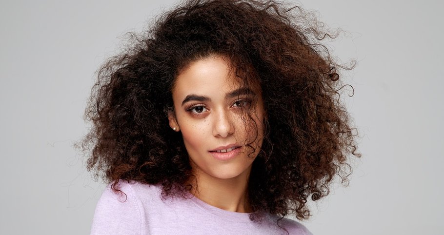 Como Controlar o Frizz: Dicas e Produtos Eficazes | L'Oréal