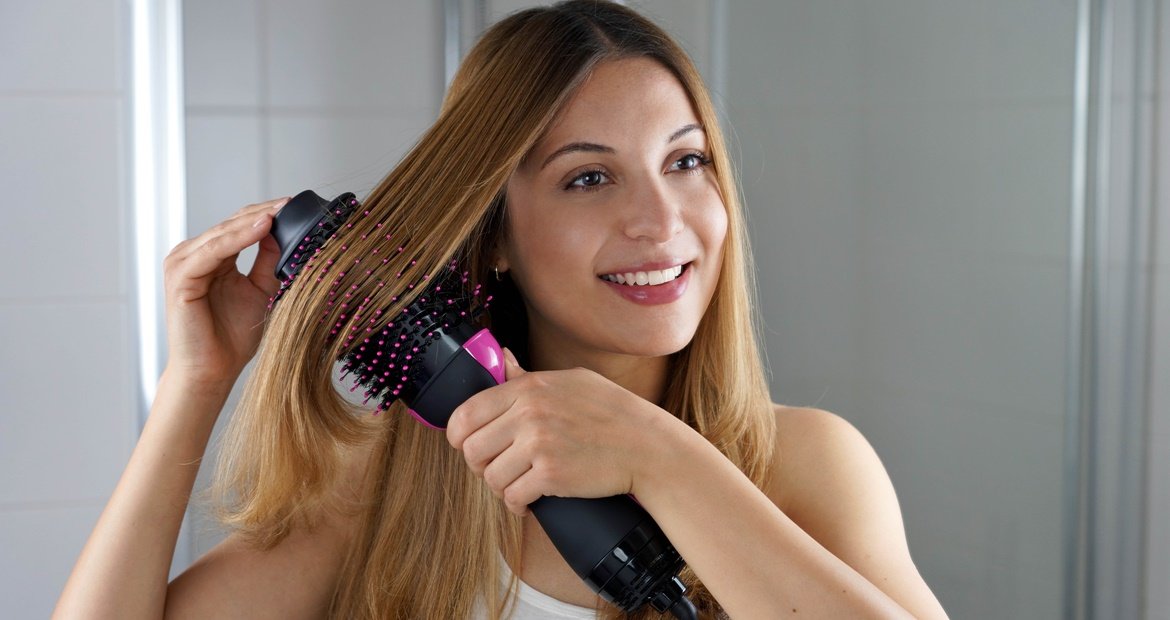Escova modeladora: o que é, como usar e como cuidar dos fios