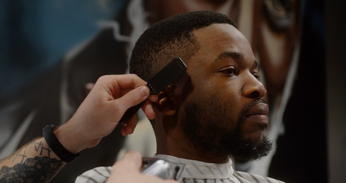 Waves no cabelo: o que é e passo a passo para fazer o estilo