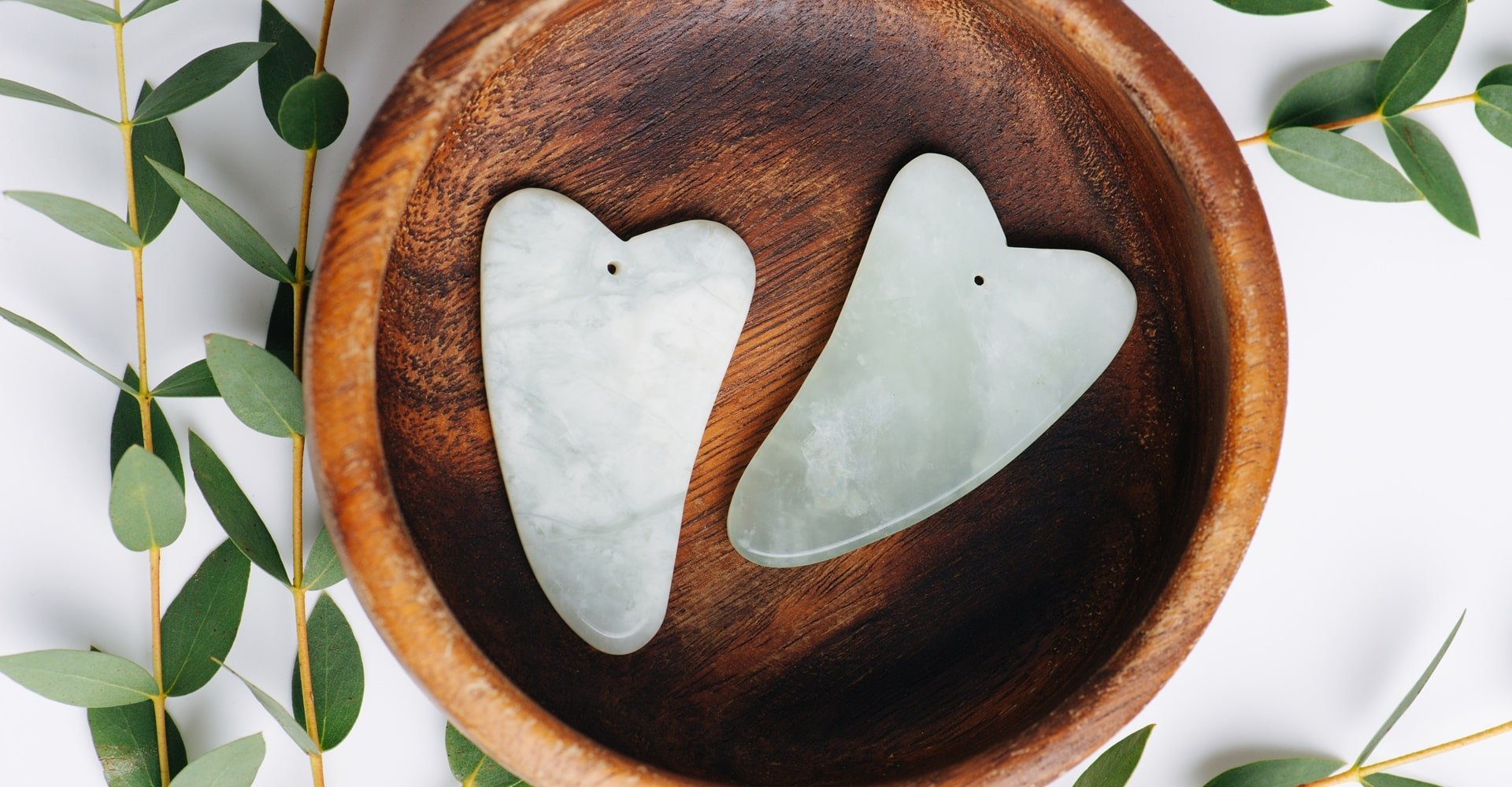 Gua Sha: benefícios e como usar essa técnica de massagem facial