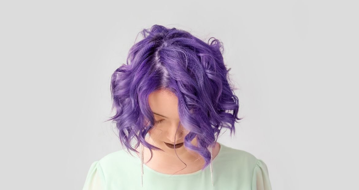 Cabelo roxo: dicas de coloração, cuidados e manutenção