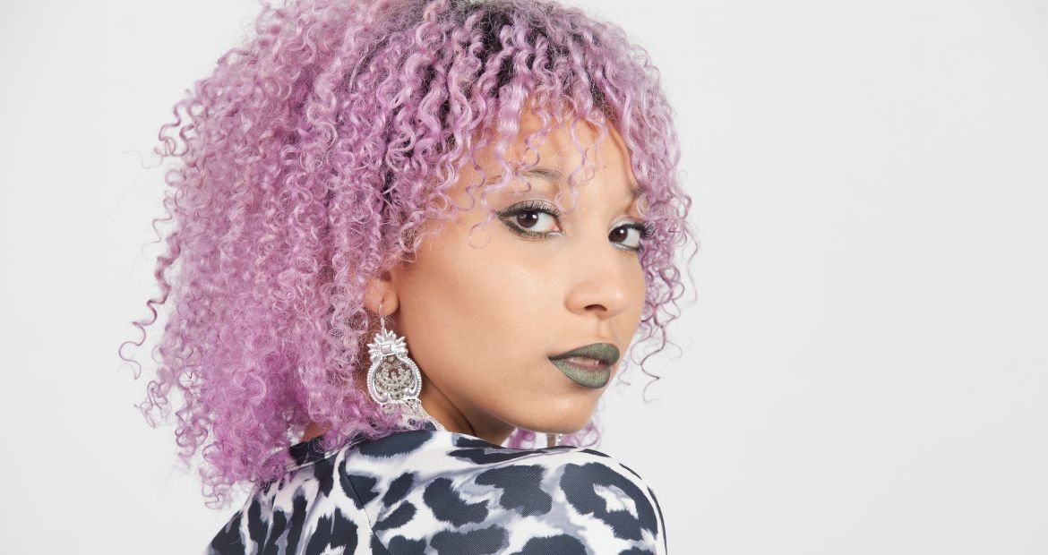 Cabelo roxo: dicas de coloração, cuidados e manutenção