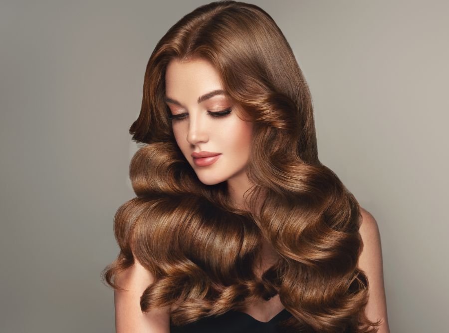 Cabelo chocolate: saiba como ter a cor que é tendência