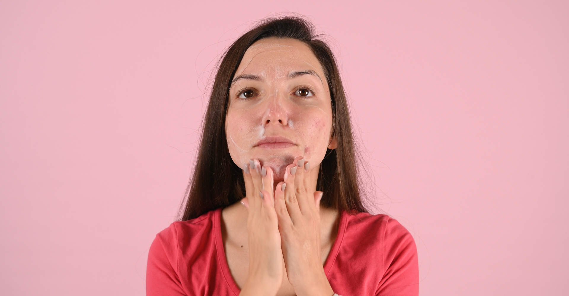 Espinhas inflamadas: como cuidar da pele com as erupções sem piorar